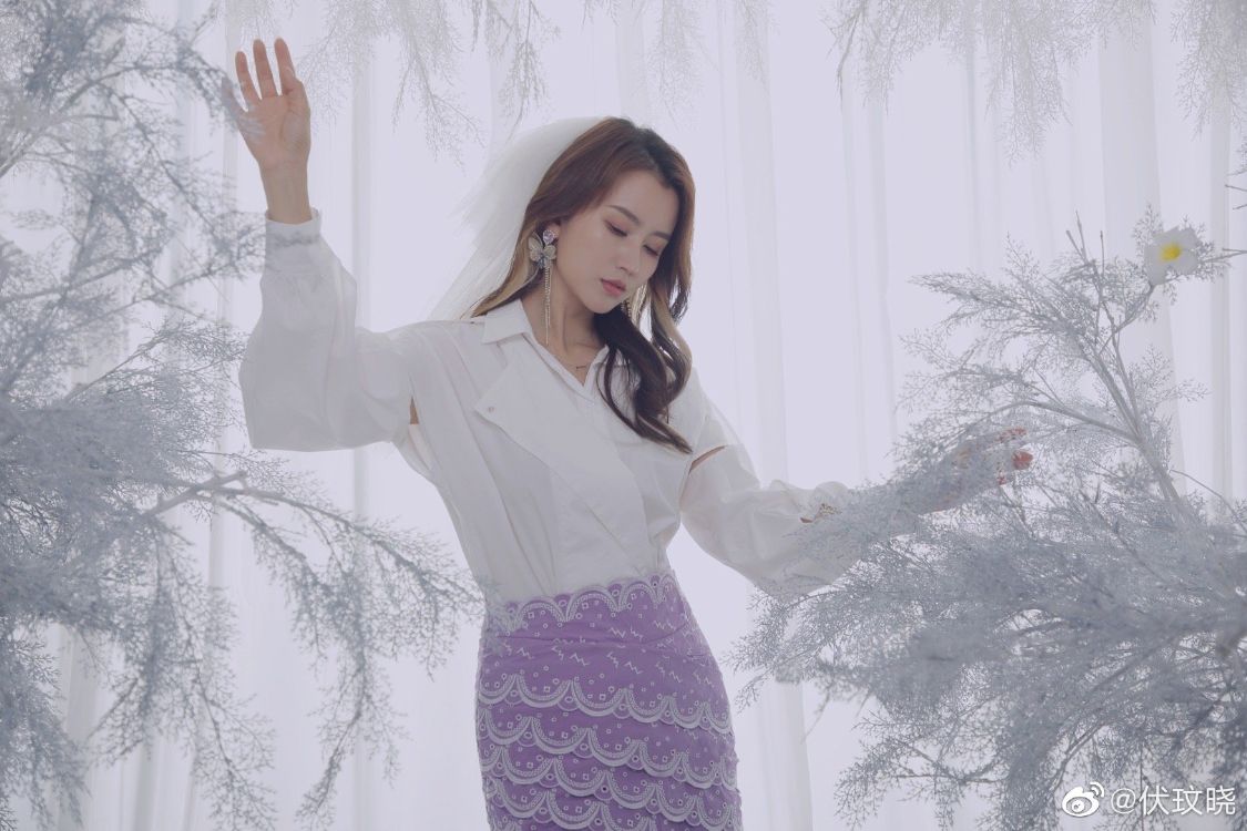 One of Baili's hosts, Fu Wenxiao, has beautiful photos, white and ...