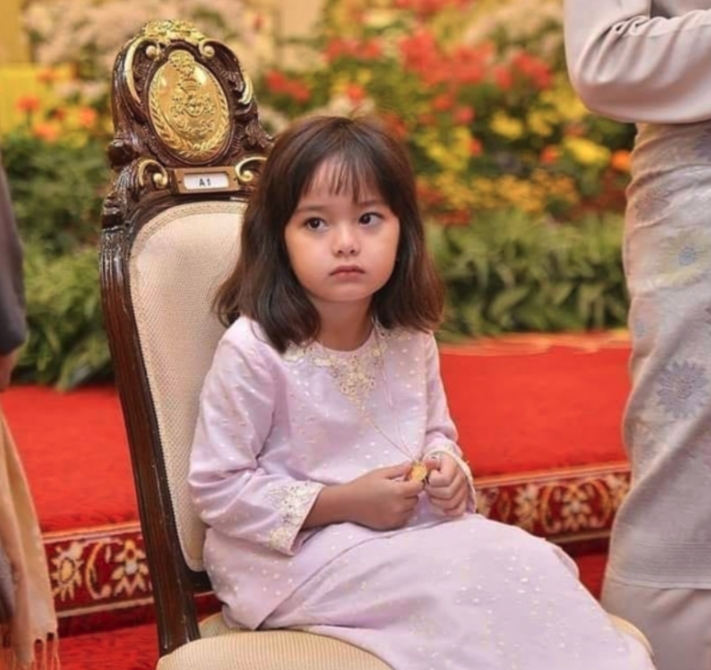 The 9-year-old Malaysian princess has exquisite features and slanted eyes with a disgusting face ...
