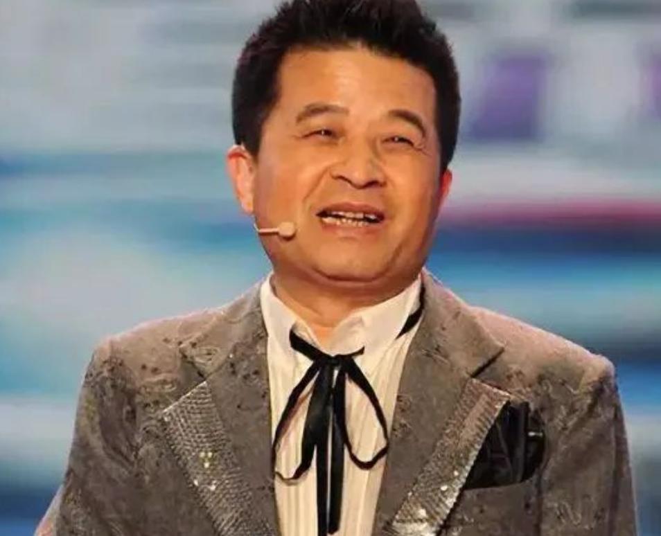 62-year-old Bi Fujian is in good spirits!Entering the VIP lounge is ...