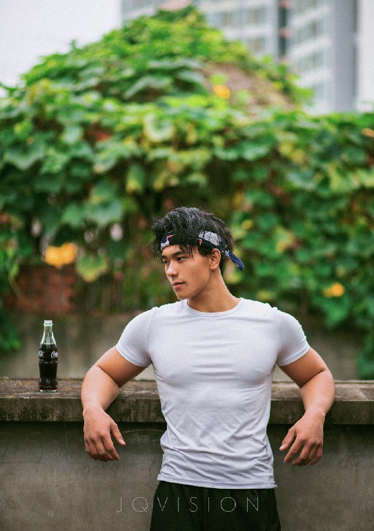 Brother Sunshine Zeng Haoran: Have a nice day alone - iNEWS