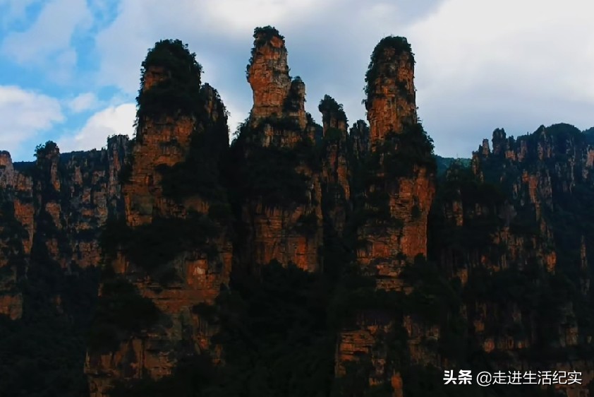 Shili Gallery in Zhangjiajie, Xiangxi, a natural barrier with a ...