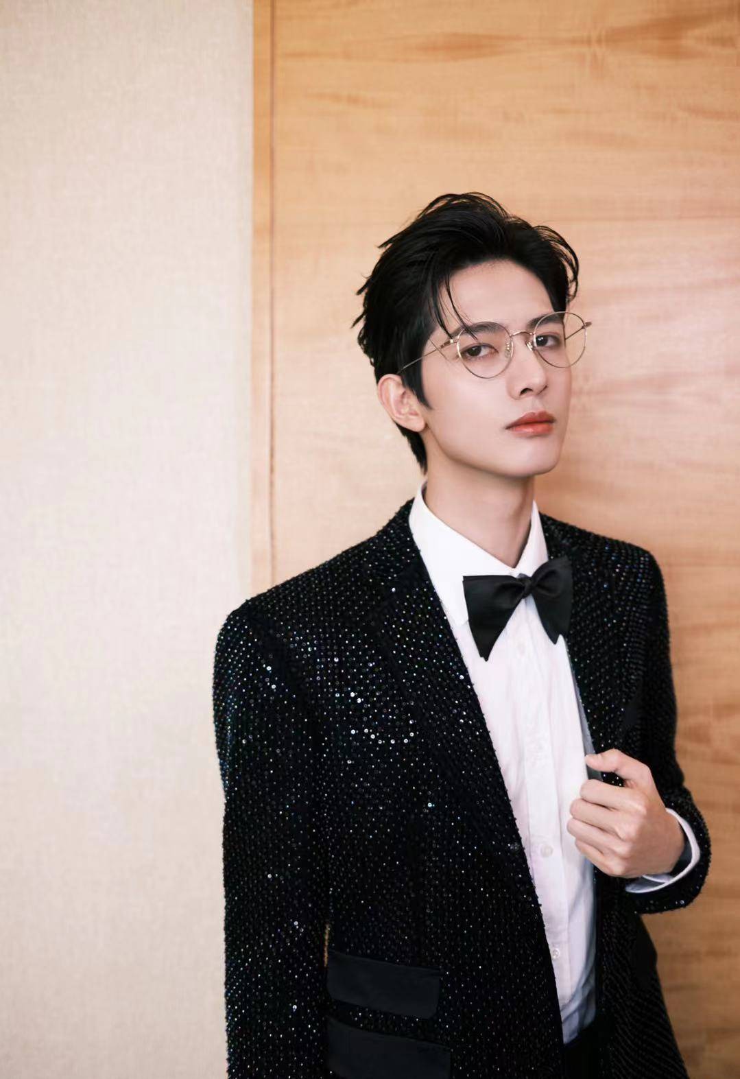 Light Picking Ceremony: Liu Yifei, Yang Mi, Xiao Zhan, Xu Kaire ...