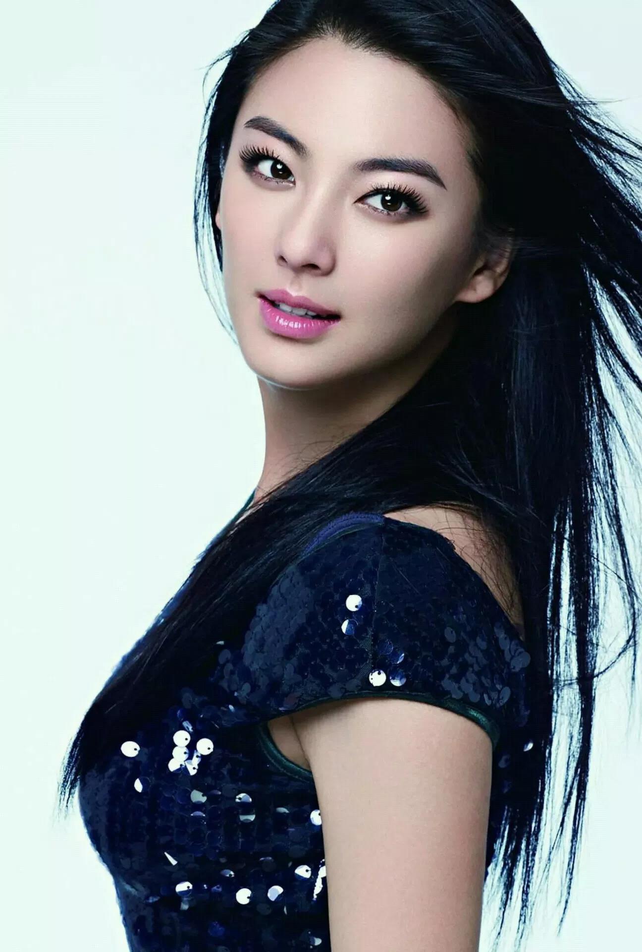 Star Girl Zhang Yuqi's Beautiful Pictures Collection - iNEWS