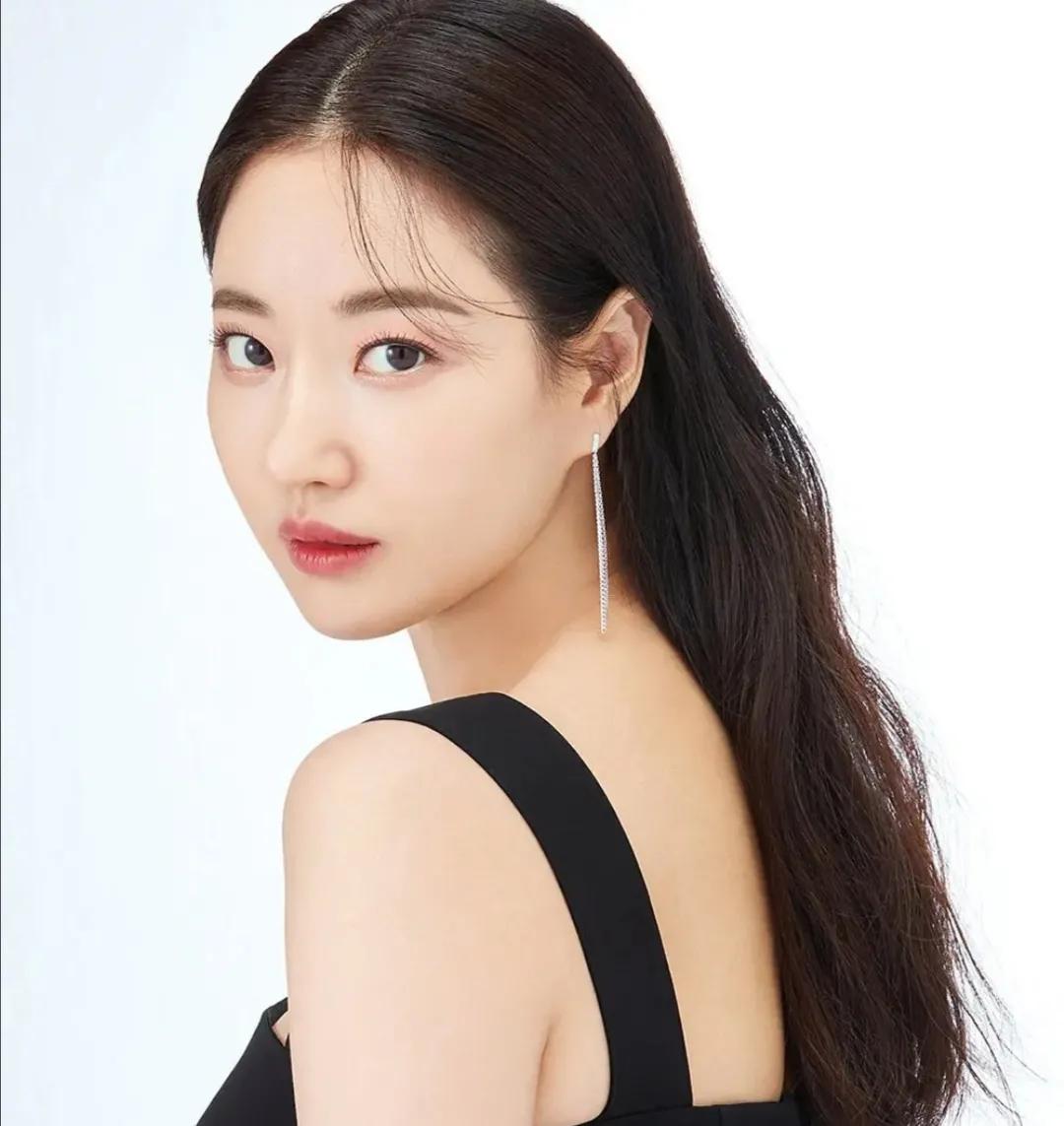 South Korean actress Kim Sharon - iNEWS