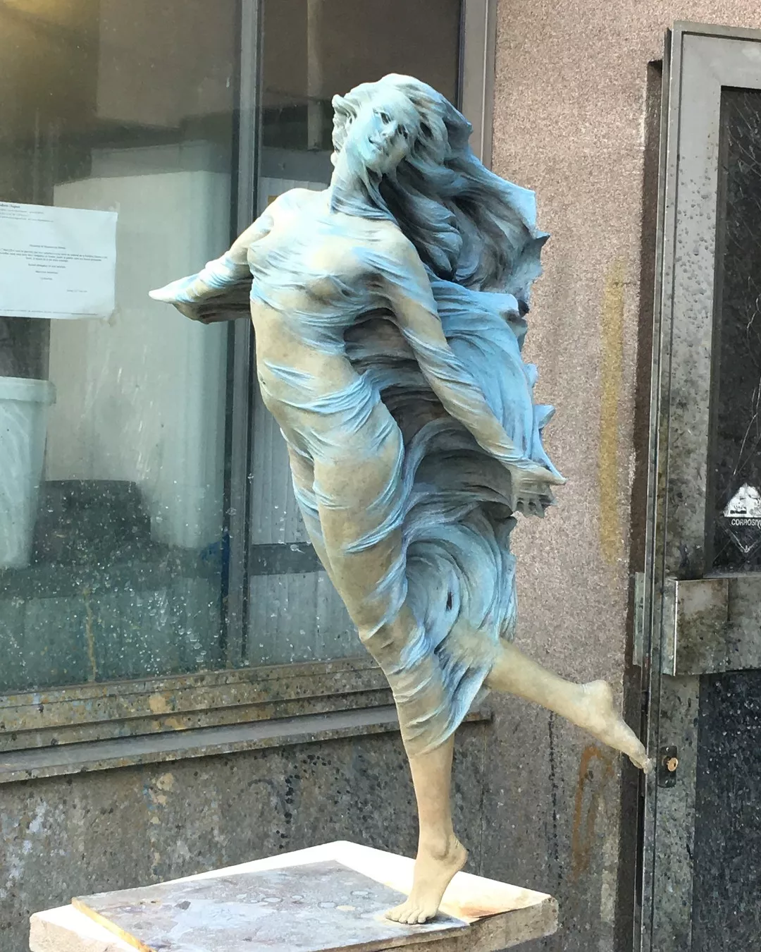 Luo Lirong sculpture - iNEWS