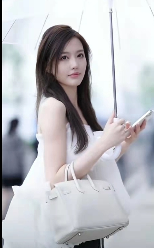 The most beautiful modern street shot Liu Qin - iNEWS