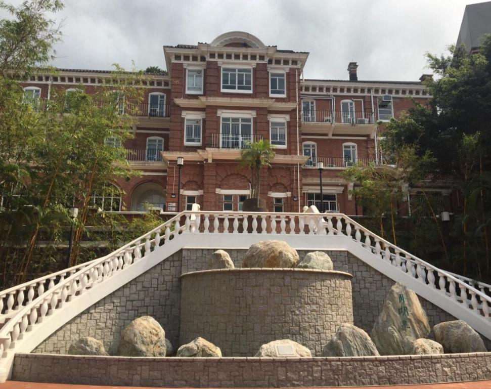 The 61-year-old Li Ka-shing brought home the 19-year-old Li Ka-xin. The ...