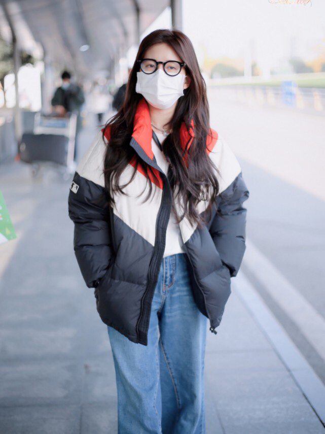 Zhao Lusi's simple and casual style is casual, full of comfort, gentle ...