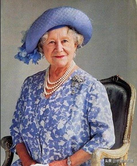 She lived 102 years and was mourned by 200,000 people after her death ...