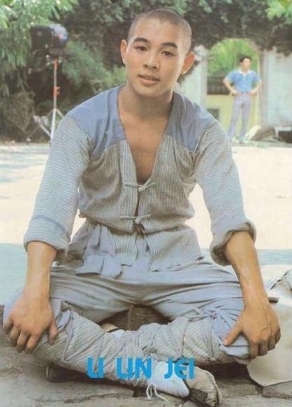 Abandoning the infatuated sister and licking dogs for 32 years, is Jet ...