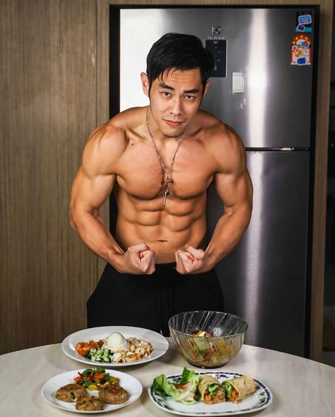 Muscle fitness internet celebrity, known as Dong Chou in the fitness ...