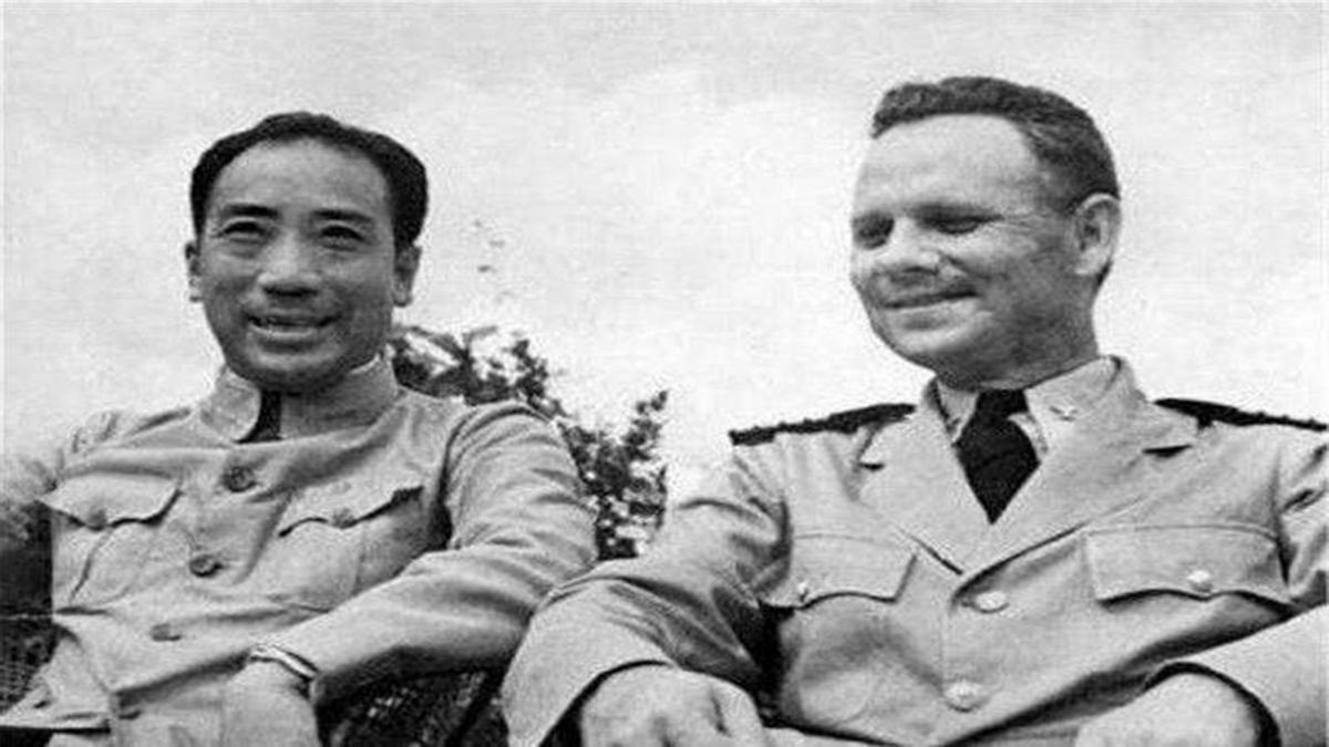 Mao Renfeng, one of the four secret agents, was proud of the early ...