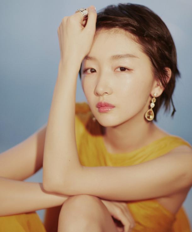 Zhou Dongyu, the youngest three-gold movie queen, the journey of ...
