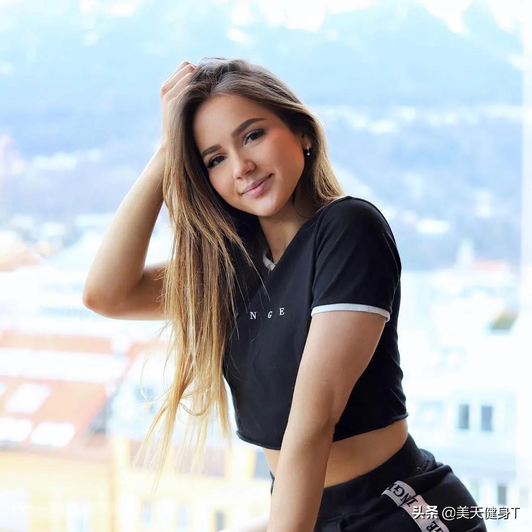 The 23-year-old British girl became popular and she has a proud body ...