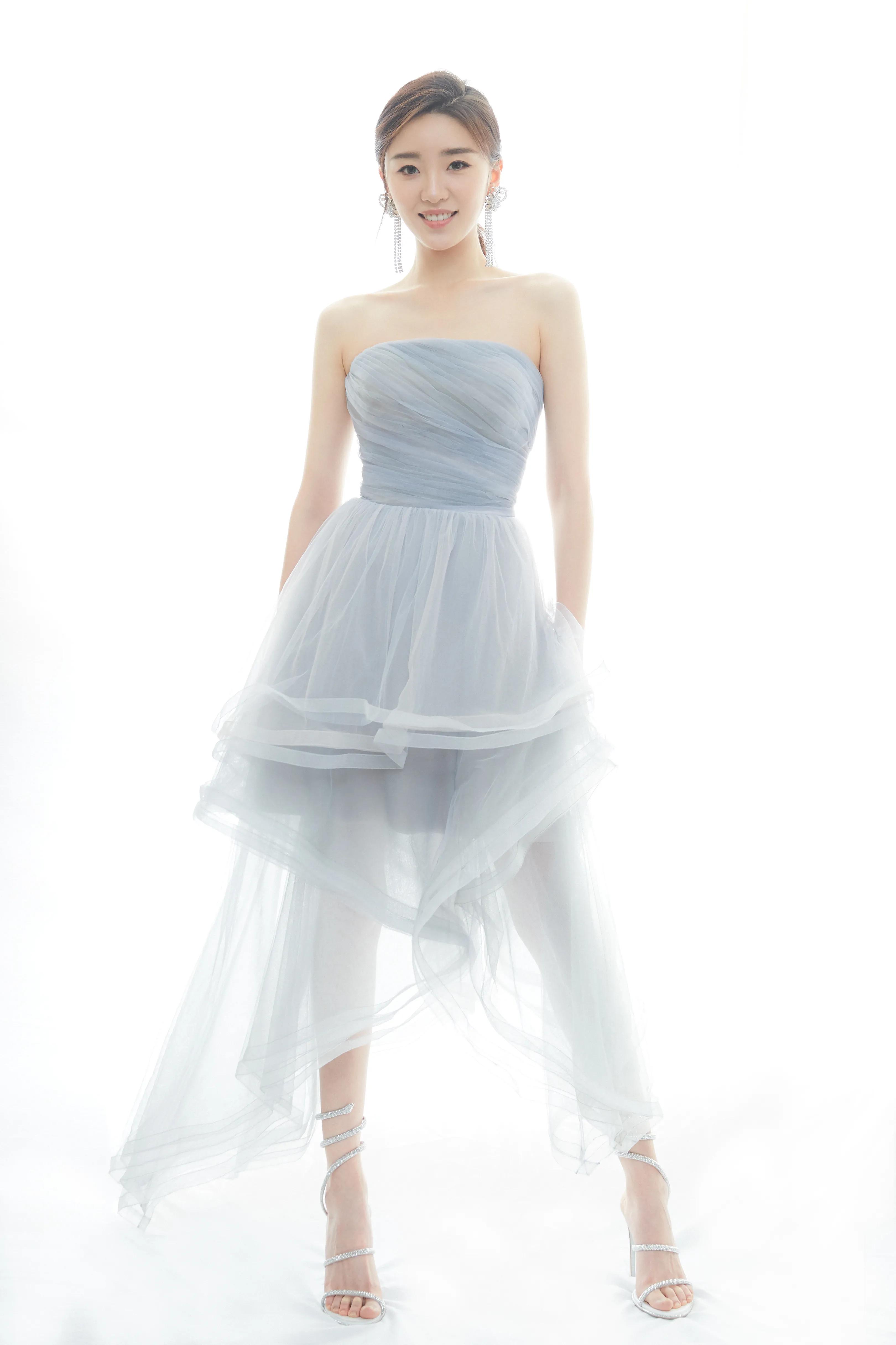 Temperament star Zhang Yue - iNEWS