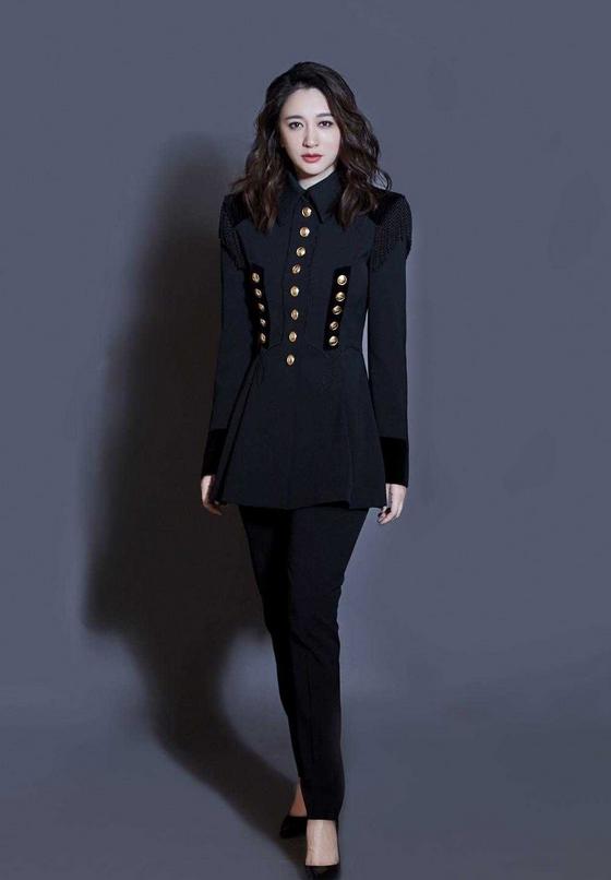 Li Xiaoran's temperament is too outstanding! Wearing military uniforms ...