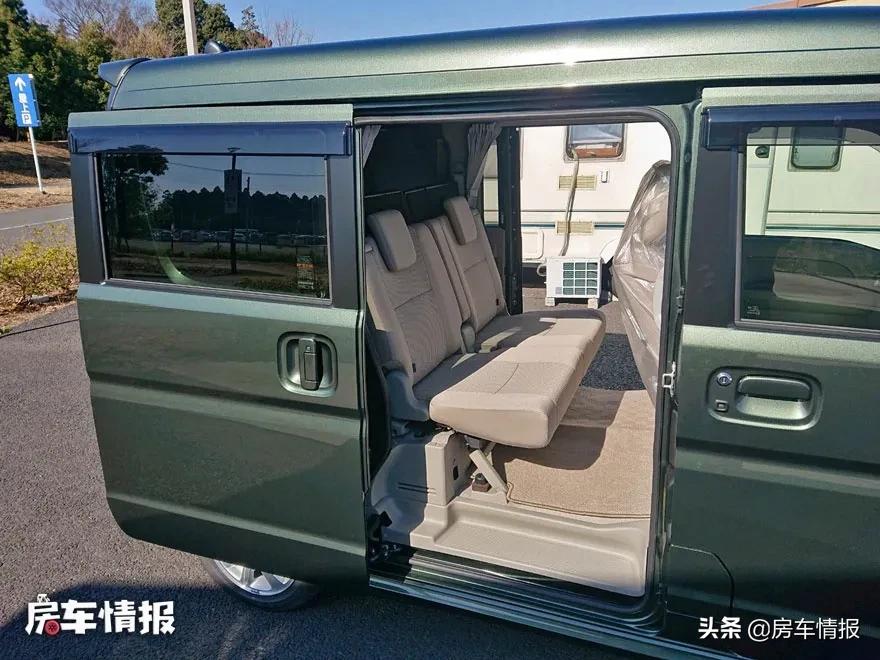 Nissan NV100 touring car! It looks like an old scooter, it sleeps 2 ...