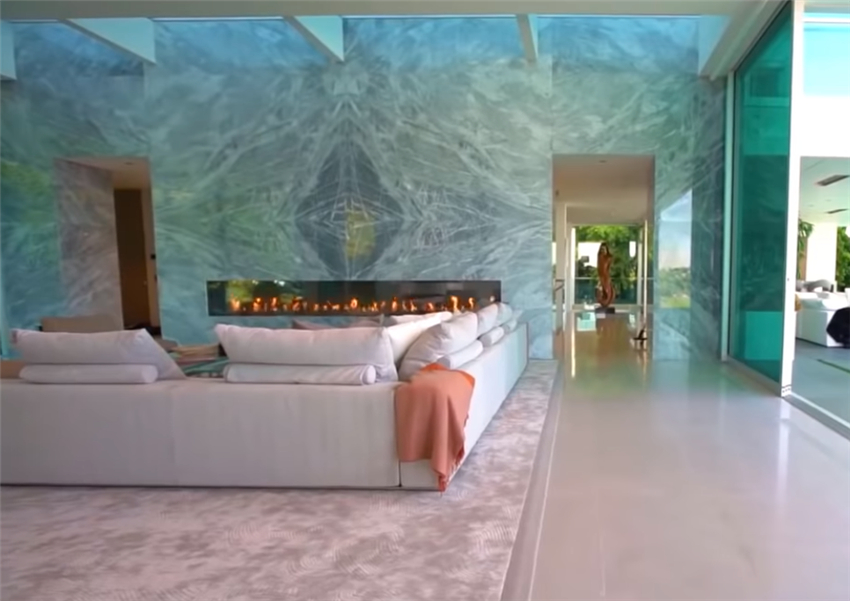 NBA LeBron James 1486㎡ villa, living room nearly 100 square meters ...