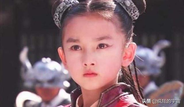"Little Nezha" has grown up and attended the event in a full dress ...