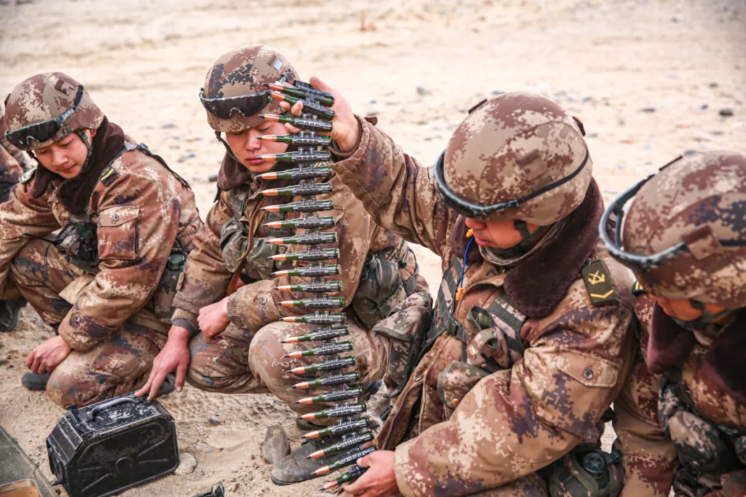 More than 4000 meters above sea level, full firepower of heavy machine ...