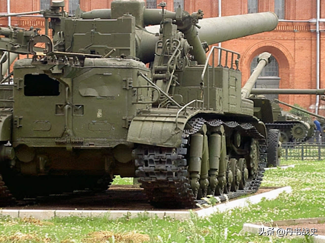 Soviet 2B1 "Oka" heavy self-propelled artillery, only 4 strategic-level ...