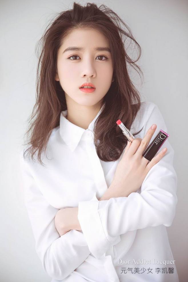 Li Kaixin, who is as flowery as jade, icy and jade - iNEWS