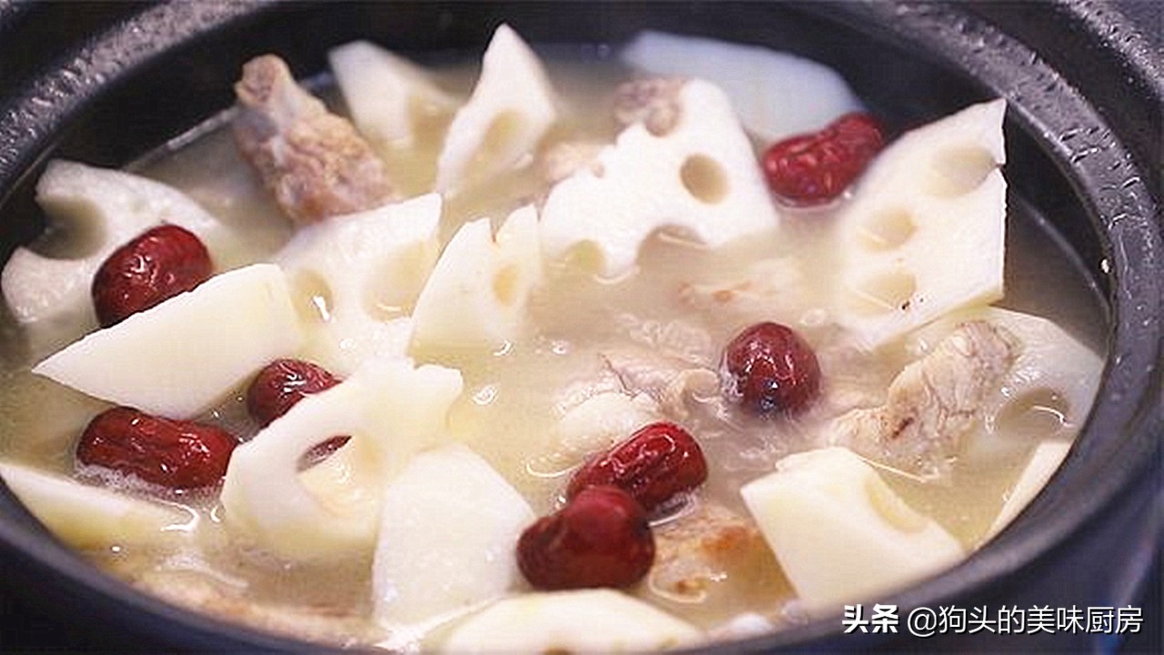 Stew lotus root soup, don't put it in the pot directly, teach you the ...