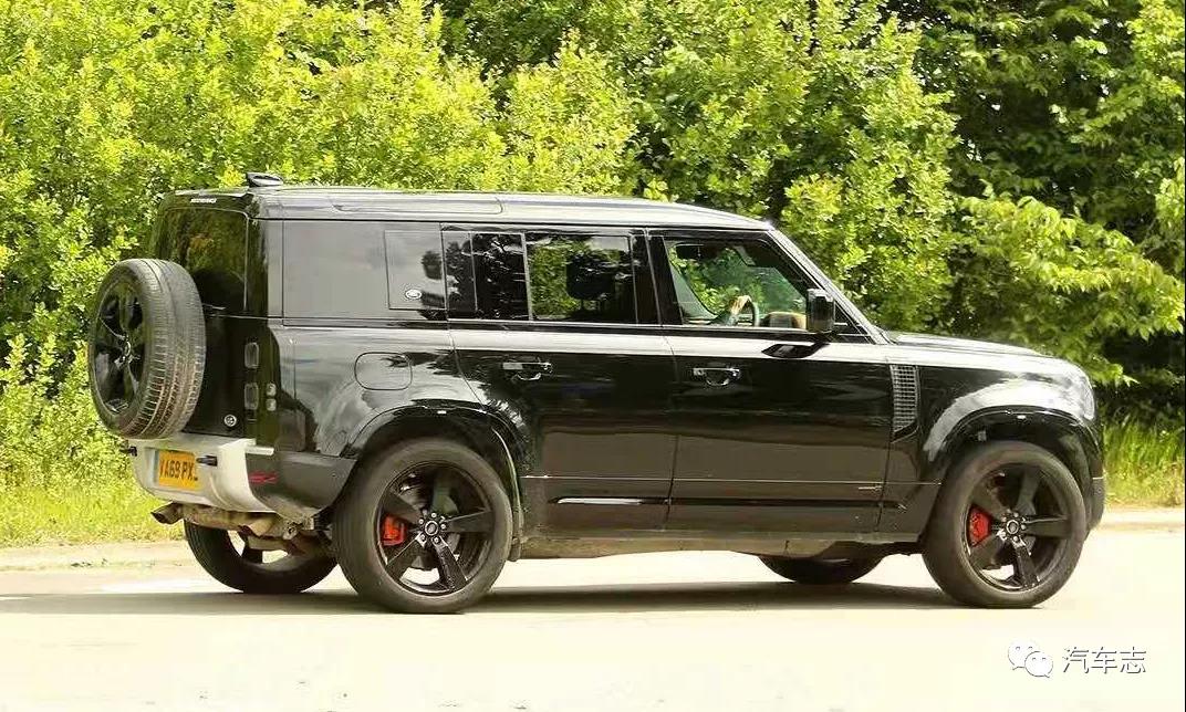 The Land Rover Defender SVR is equipped with a BMW 4.4T engine, the ...