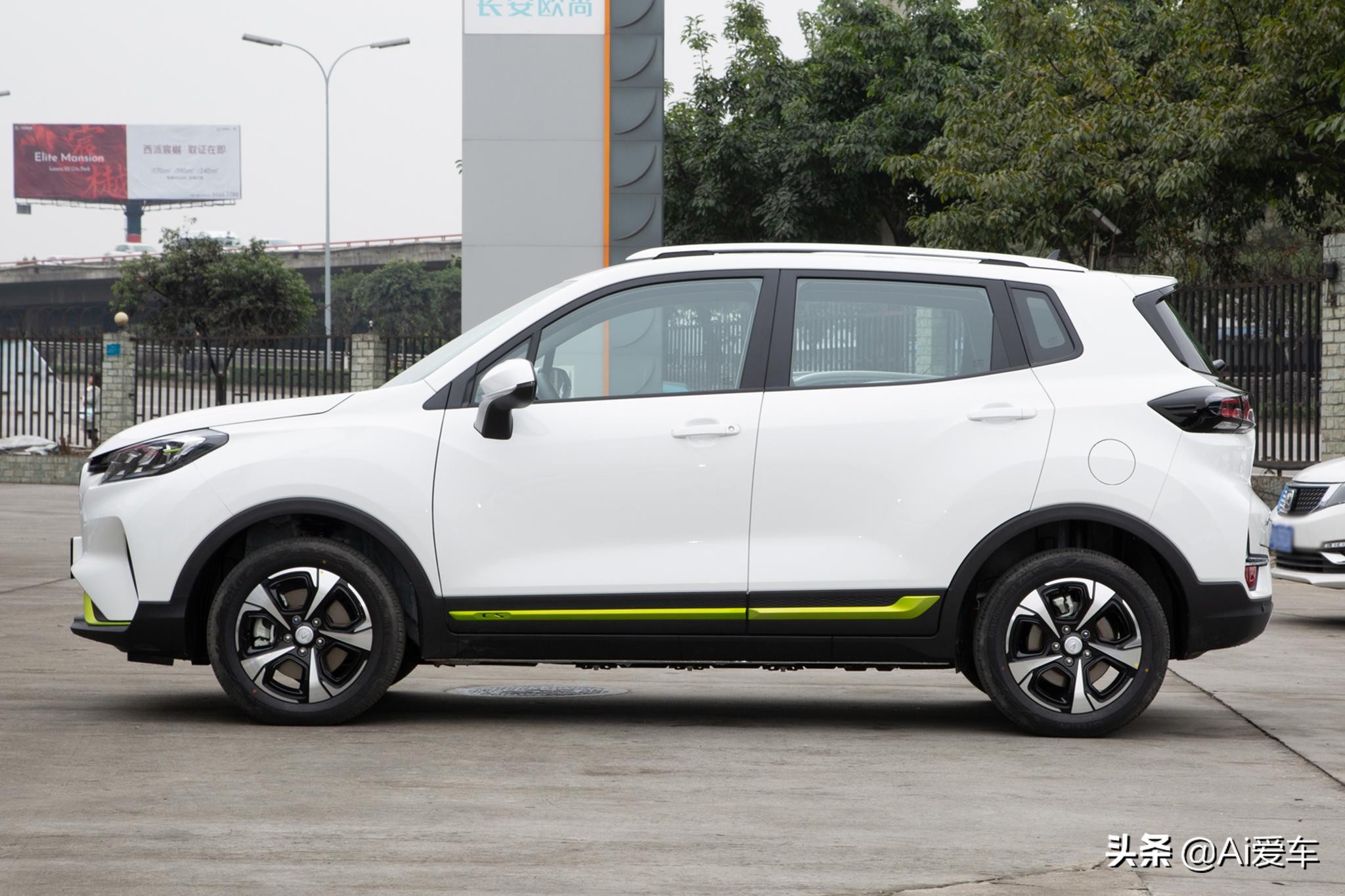 Full battery life over 400 kilometers, cheap and easy to feed home fast-charging SUV, real shot ...
