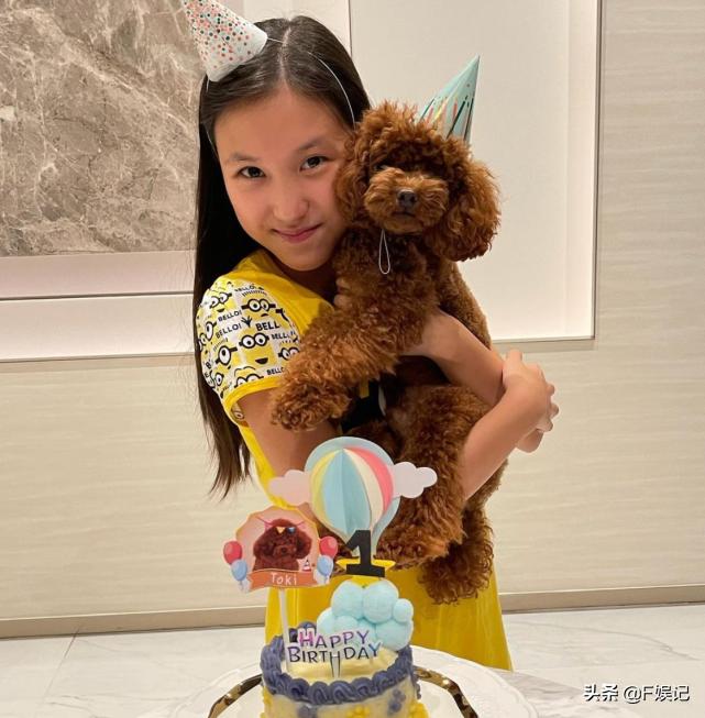 Lin Wenlong brings his wife and daughter to celebrate the 1st birthday ...