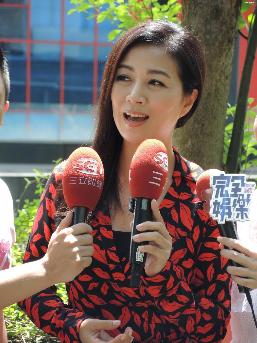 Fang Wenlin, she is still beautiful after retiring for many years, she ...