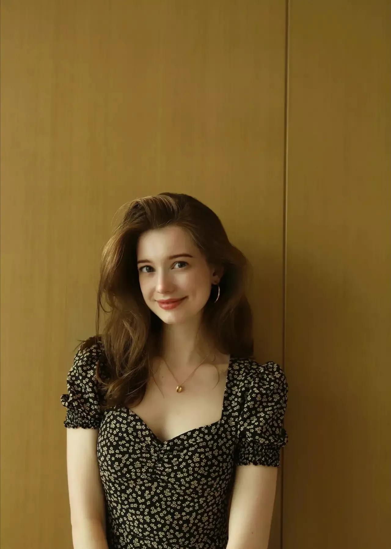 Belarusian girl's exquisite features, sweet smile - iNEWS