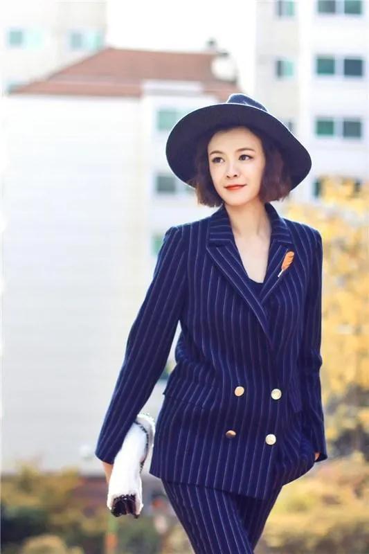 Li Ai, host, model, actor - iNEWS