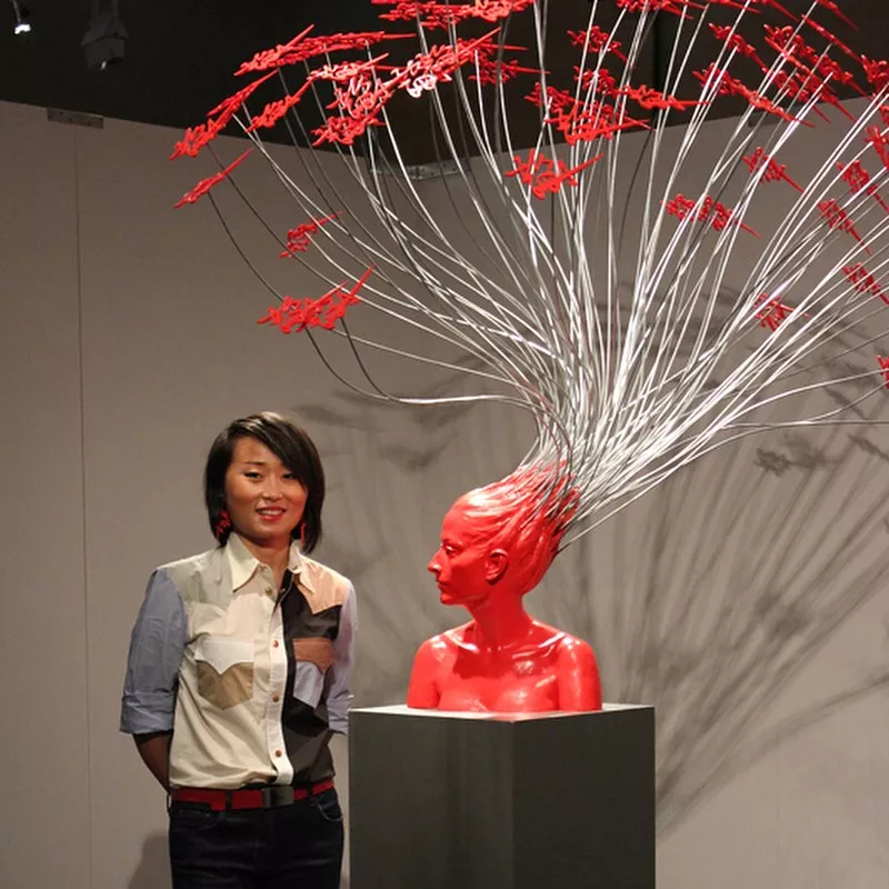 Luo Lirong sculpture - iNEWS