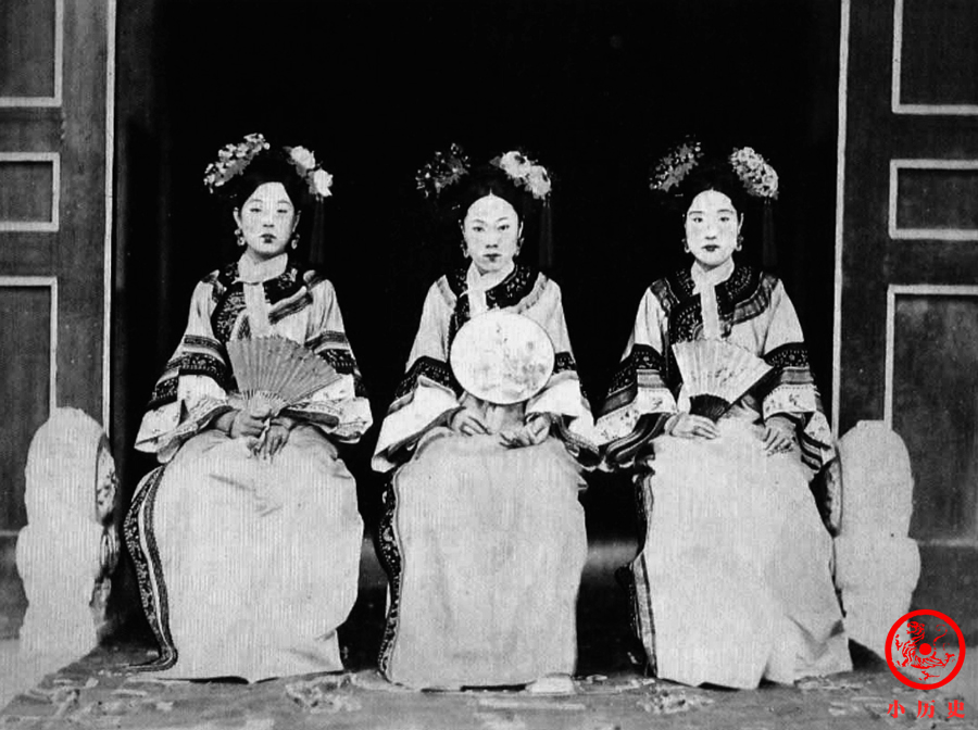 An old photo of the royal family of the Qing Dynasty: Empress Dowager ...