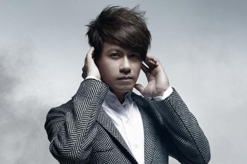 long time no see!The 48-year-old famous singer Lee Shengjie disappeared ...
