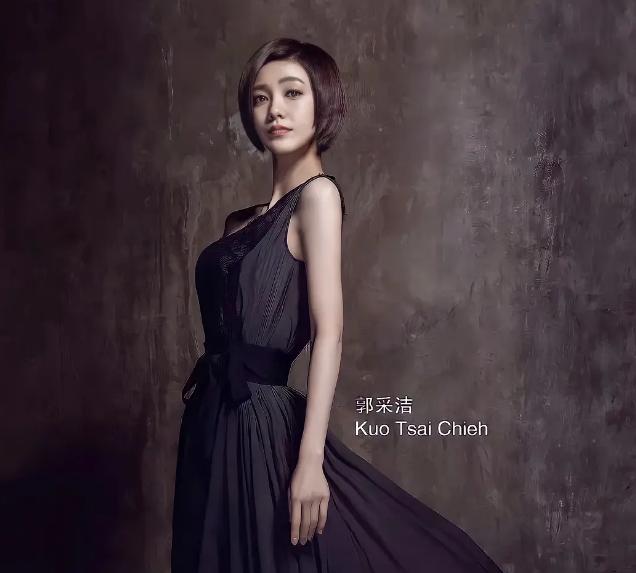 Today is Gu Li's 35th birthday, and Guo Caijie is singing on the ...