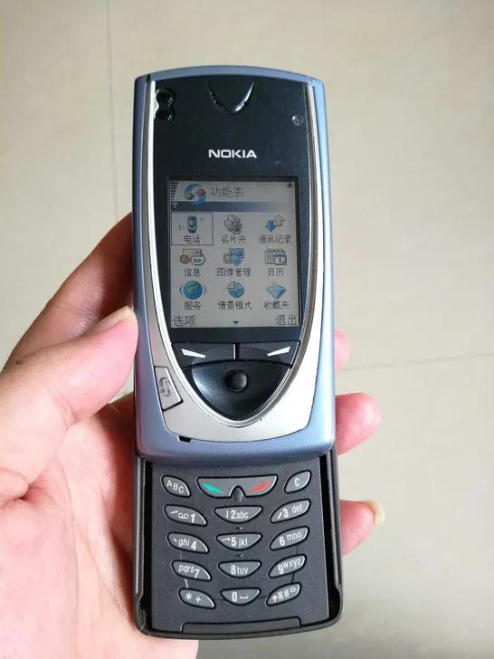 Nokia's classic model-Nokia 7650 (a mobile phone that can shoot aliens ...