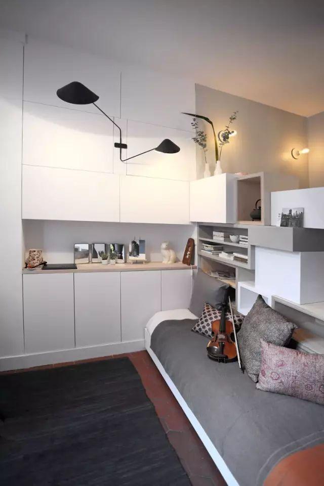 Ultra-small apartment of 12 square meters: a bed under the kitchen ...