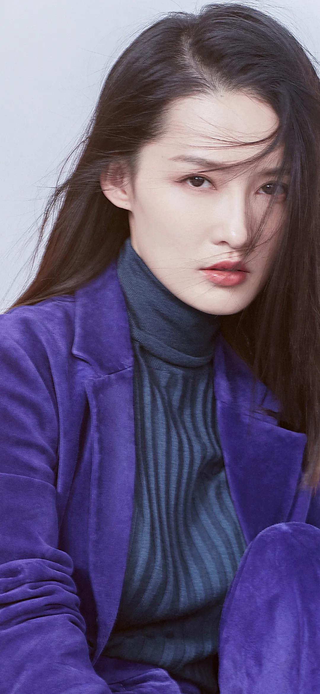 "Wallpaper" Li Qin - iNEWS