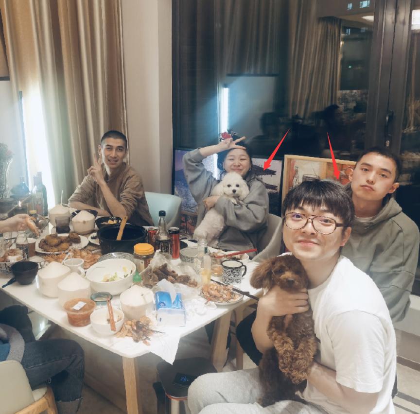 Out of the circle with Li Jiaqi's CP, Cai Xukun madly flirted with ...