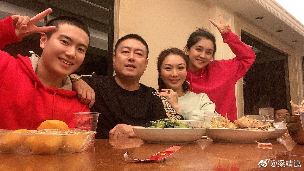 Ma Long and Sun Yingsha appear on the ITTF poster! Liang Jingkun and ...