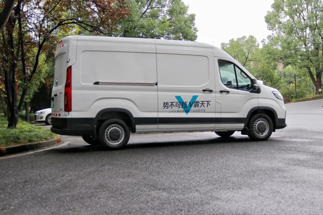 Test drive SAIC MAXUS EV90: The space is so big that there are no ...