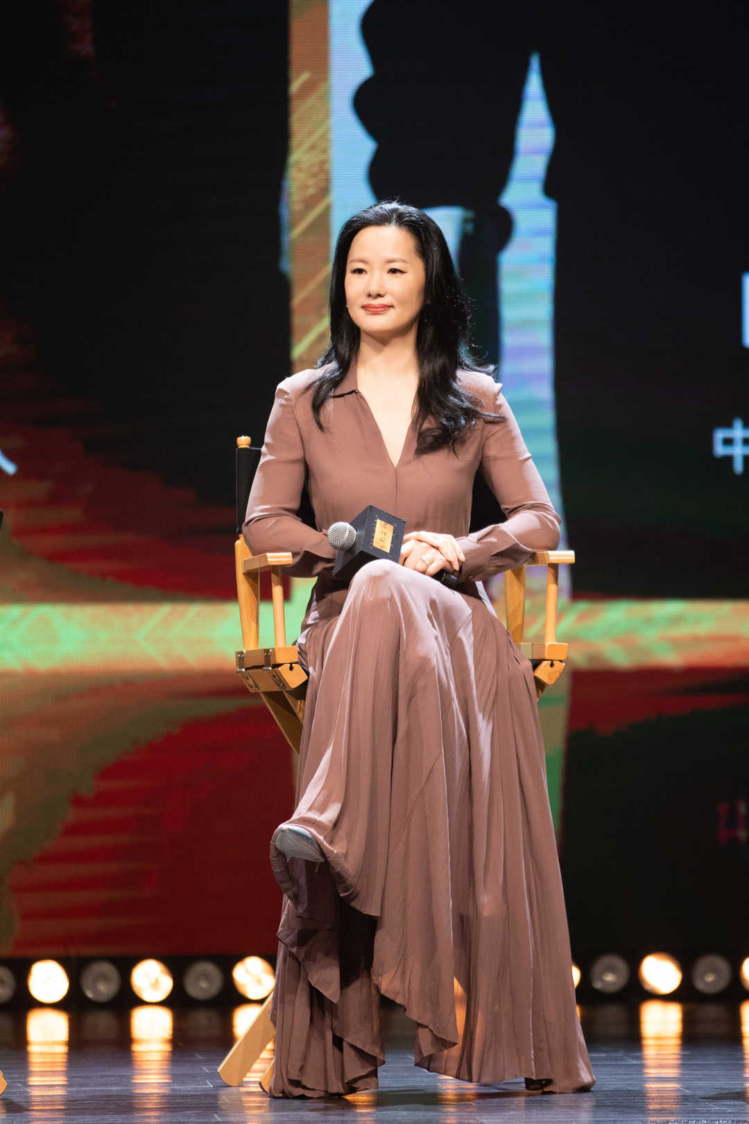 Yongmei couldn't see that she was 50 years old! Wearing suits and ...