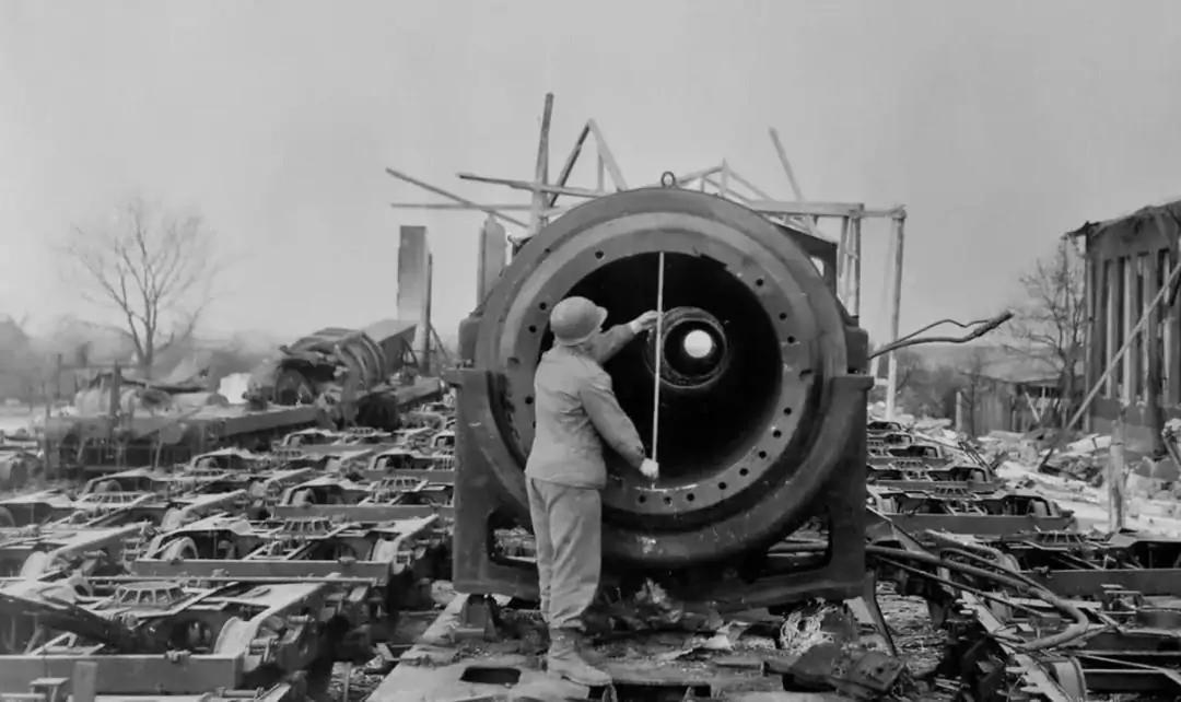 Gustav cannon, six shells can destroy a fortress, and it requires four ...