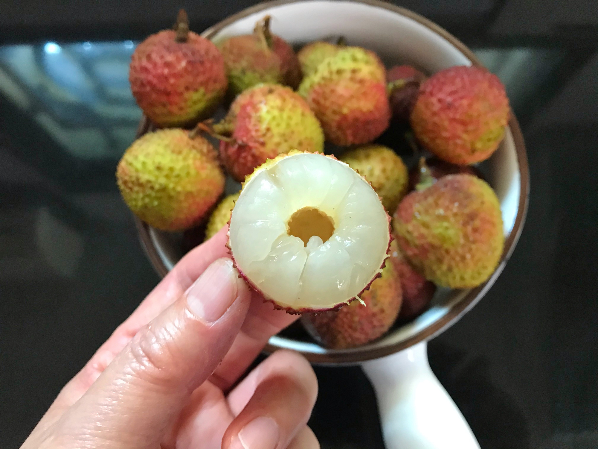 A new way to eat lychees, add a little yogurt, simpler than ice cream ...