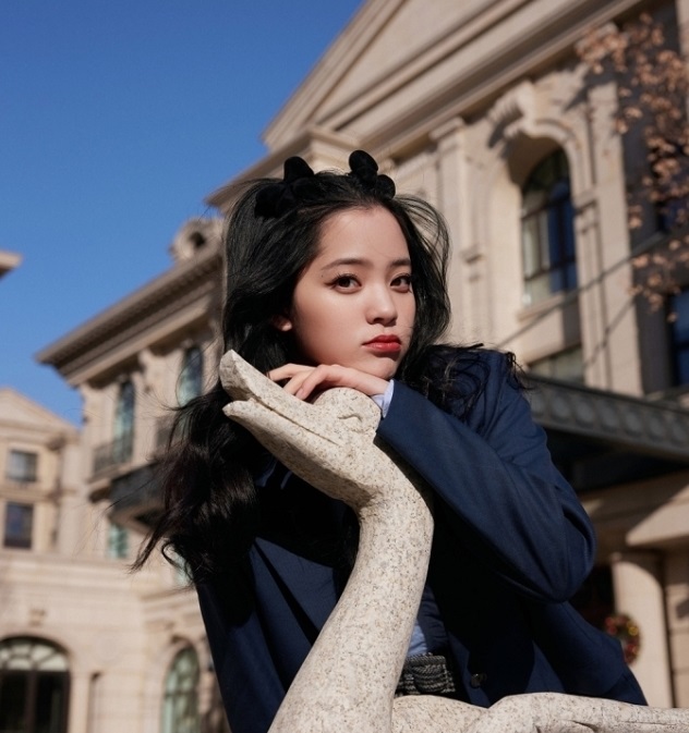 Ouyang Nana rolls over again: Posting a post and being scolded for not wearing underwear ...