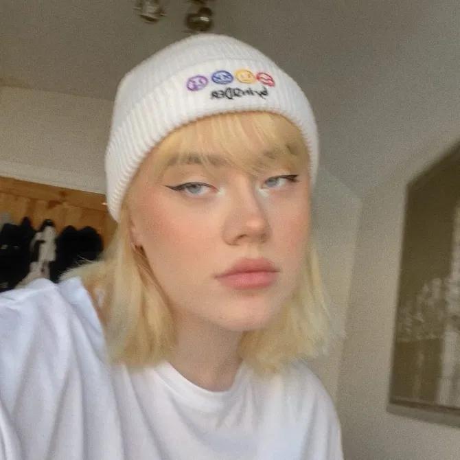 The British girl almost got burned because of the majestic chest of ...