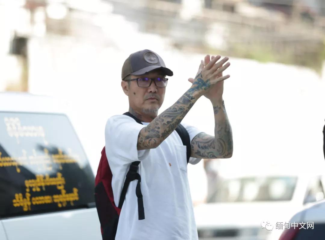 After the famous Burmese singer broke the world record, his parents ...