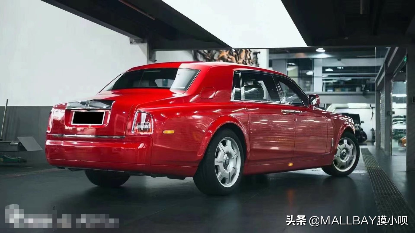 Rolls-Royce Phantom changes color to highlight red really makes people ...